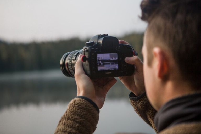 How to Use Manual Mode in Photography (Beginner’s Guide)